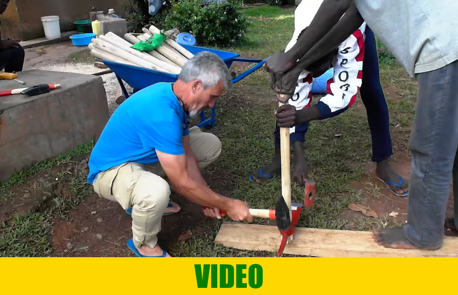 Method of mounting the metal part of the pickaxe onto its handle